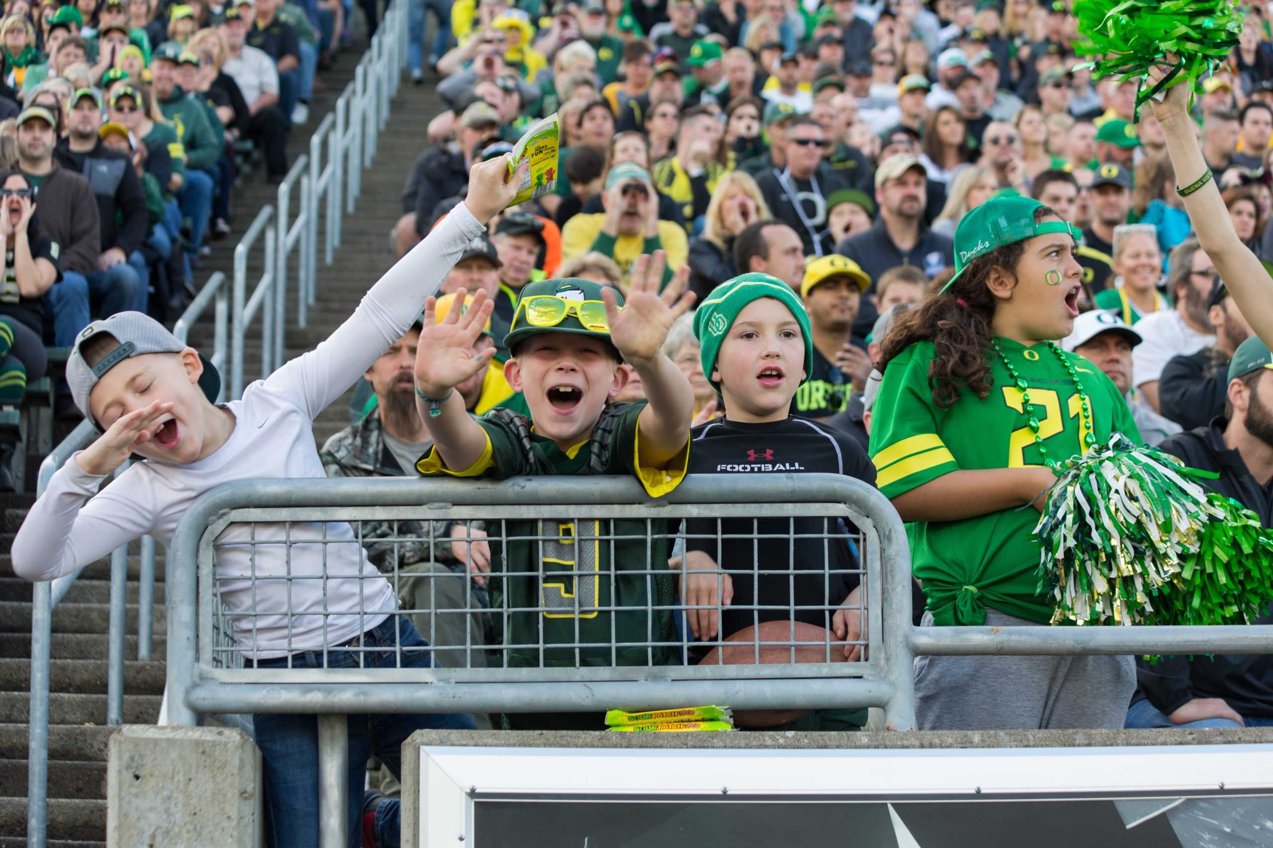 Oregon beats Arizona State, but many student fans leave before the ...
