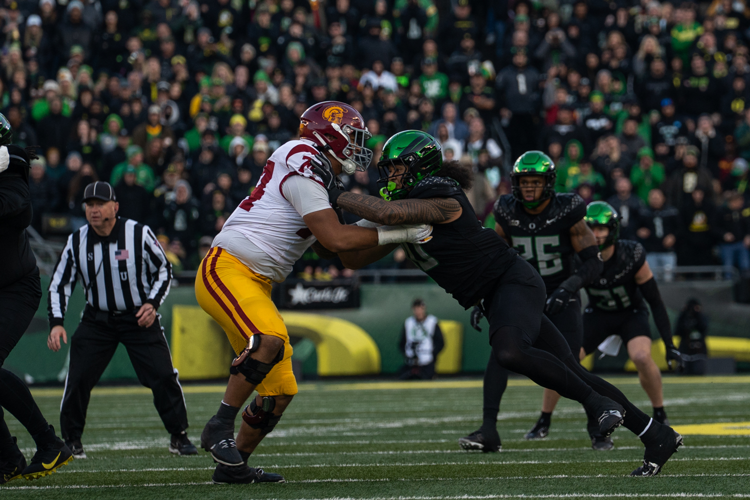Returning starters bring connection to Oregon football’s defensive line ...